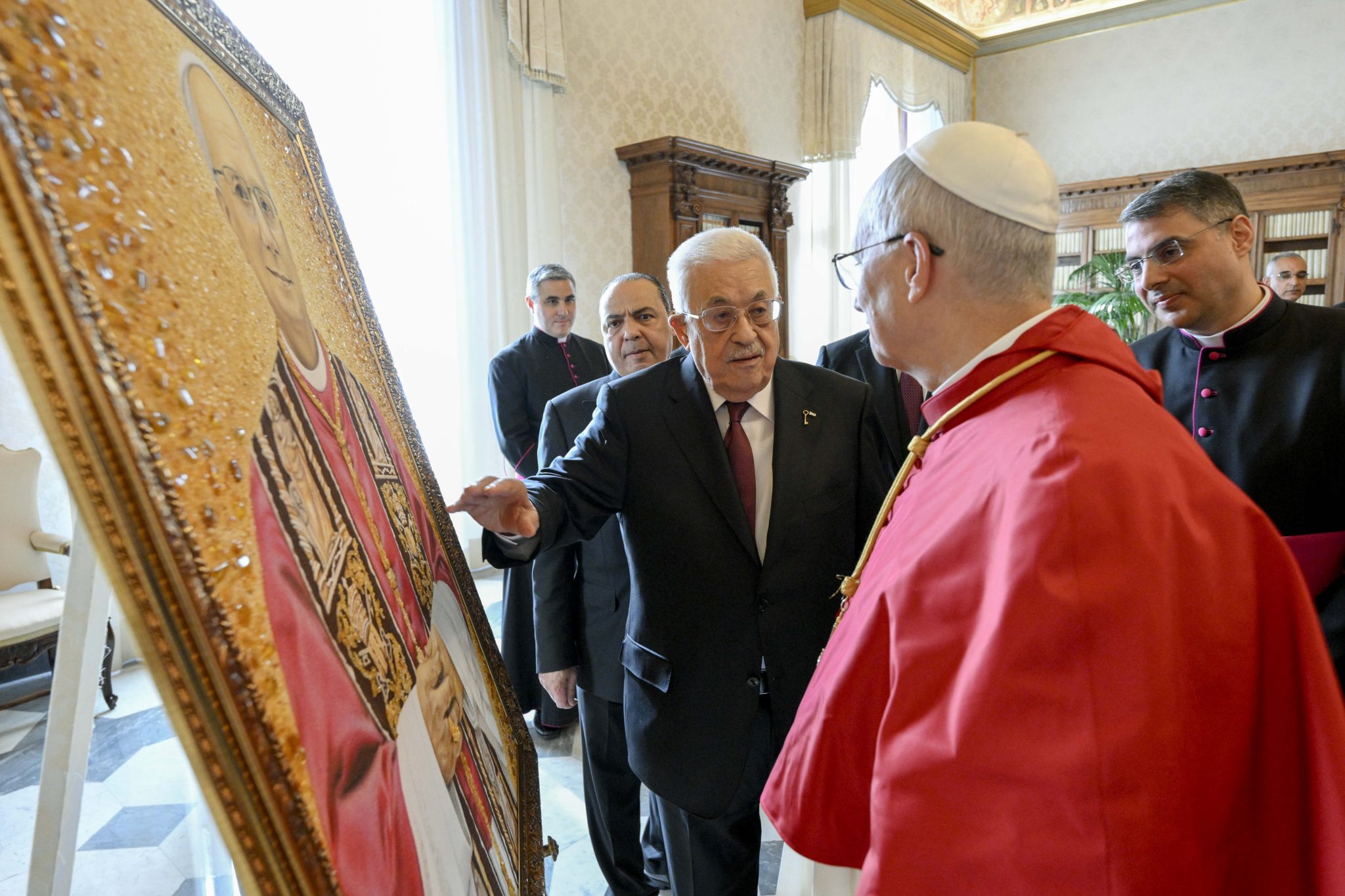 Pope welcomes Palestinian leader; discusses Gaza, peace - Canadian ...